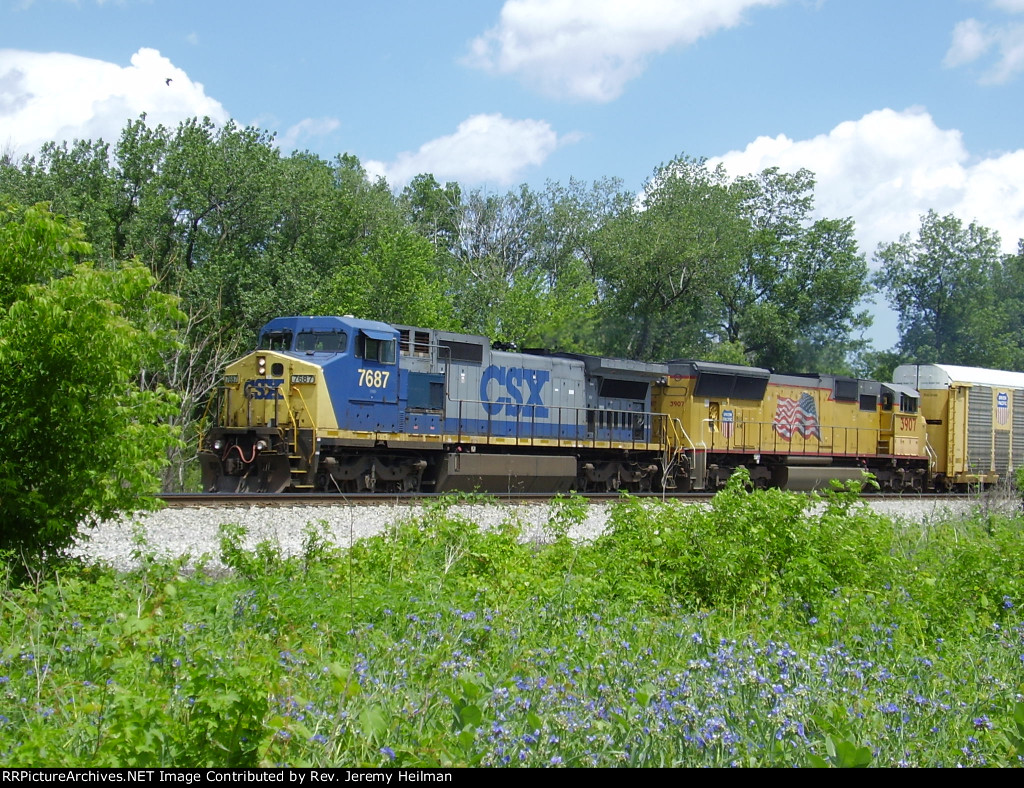 CSX 7687 & UP 3907